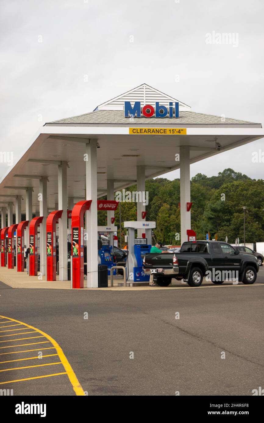 Highway service station hi-res stock photography and images - Alamy