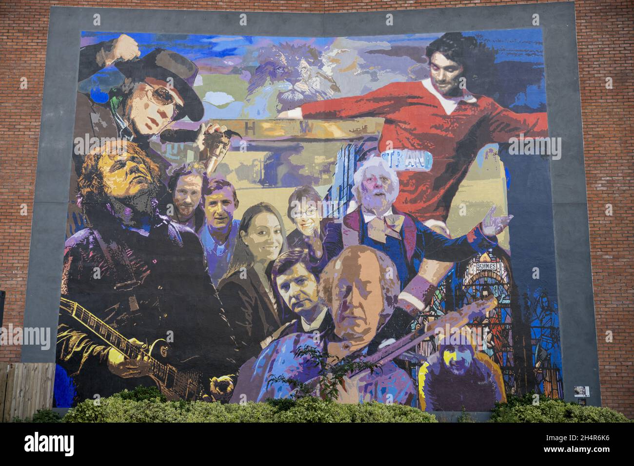 BELFAST, UNITED KINGDOM - Oct 09, 2021: A mural of famous people on the ...