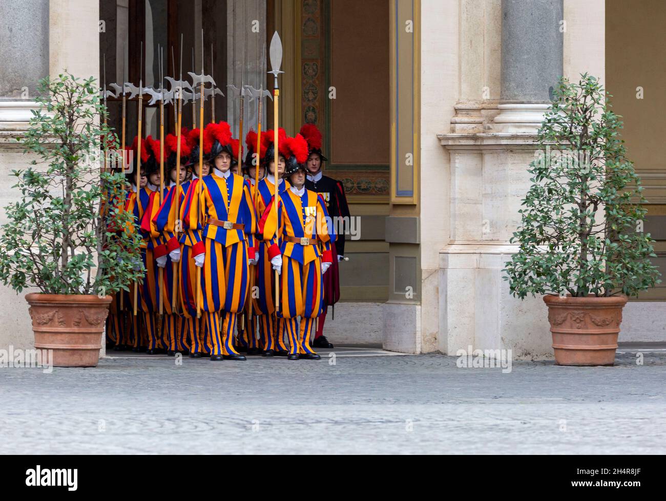 Medieval uniforms hi-res stock photography and images - Alamy
