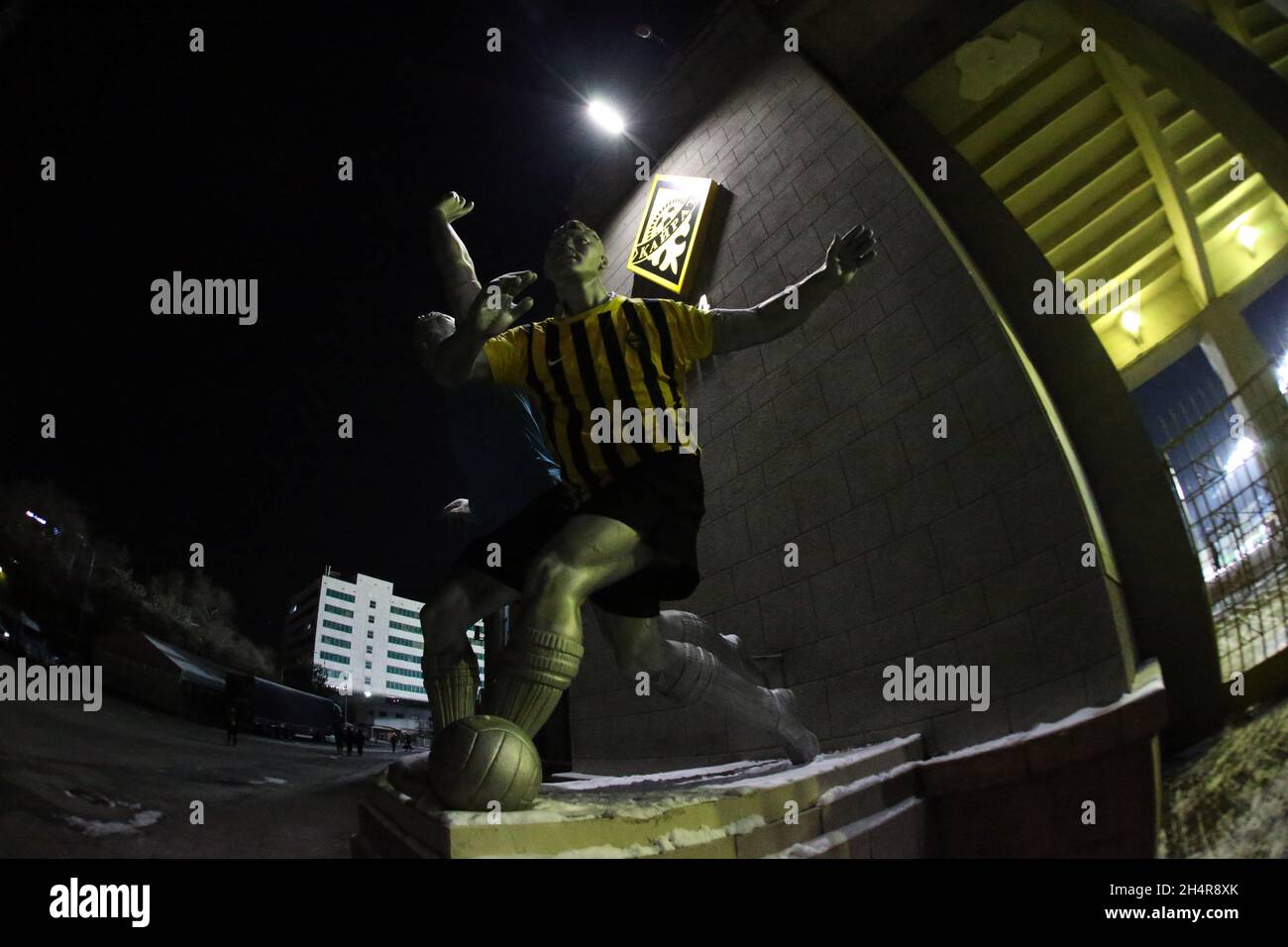 Soccer football statue hi-res stock photography and images - Alamy