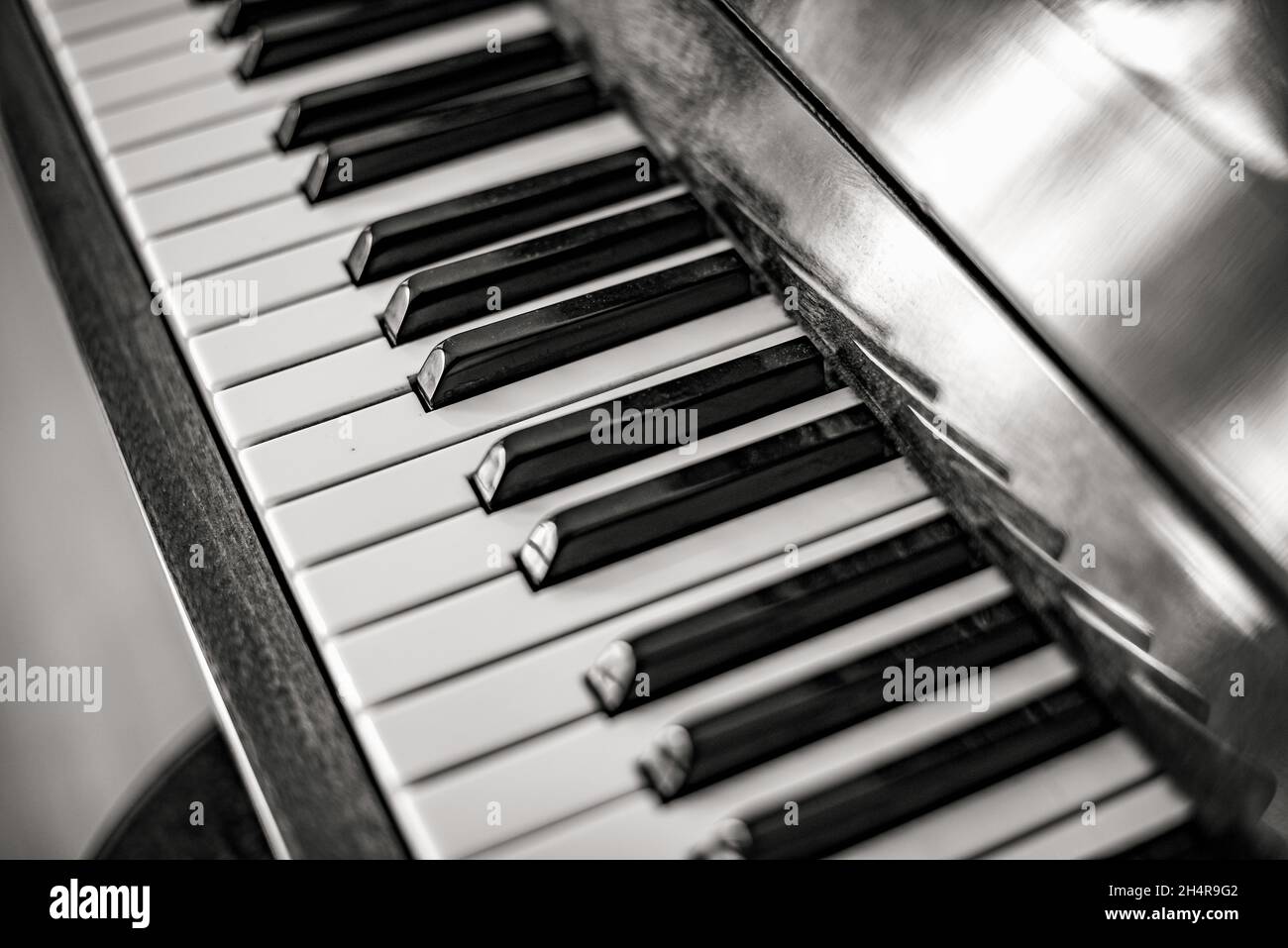 Old piano and keys close up Stock Photo - Alamy