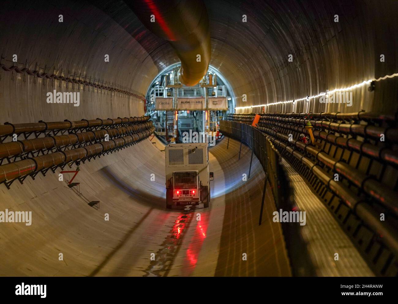 Workers in one of the two tunnels at the south portal HS2 align ...