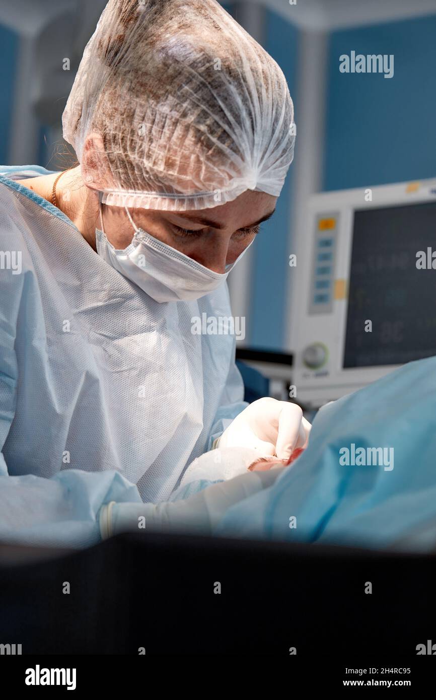 Person performs eye surgery clinic hi-res stock photography and images ...