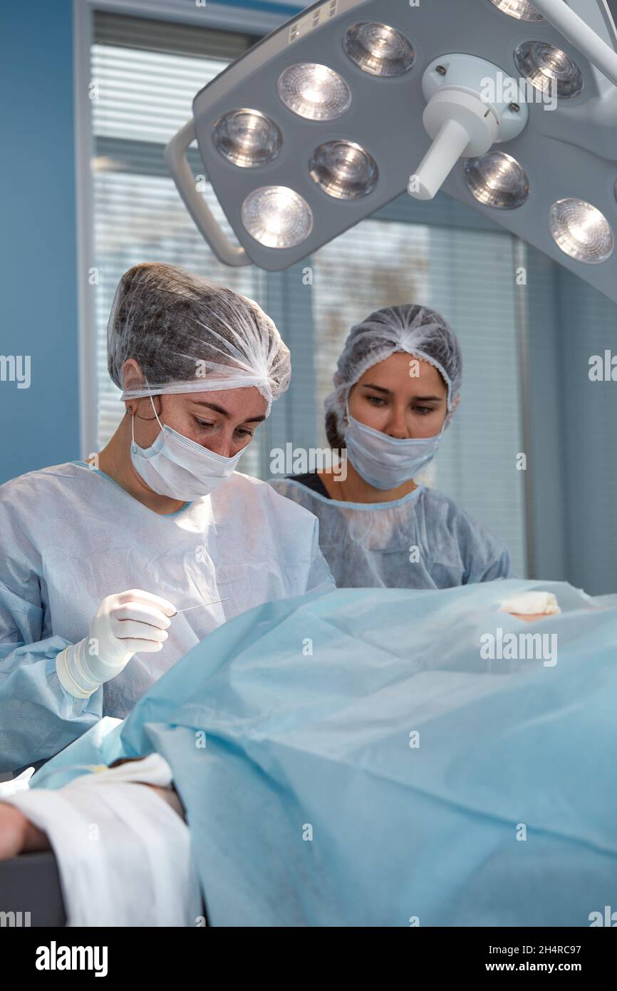 Person performs eye surgery clinic hi-res stock photography and images ...