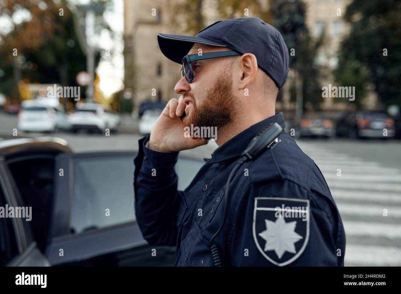 Police officer talking man on hi-res stock photography and images - Alamy
