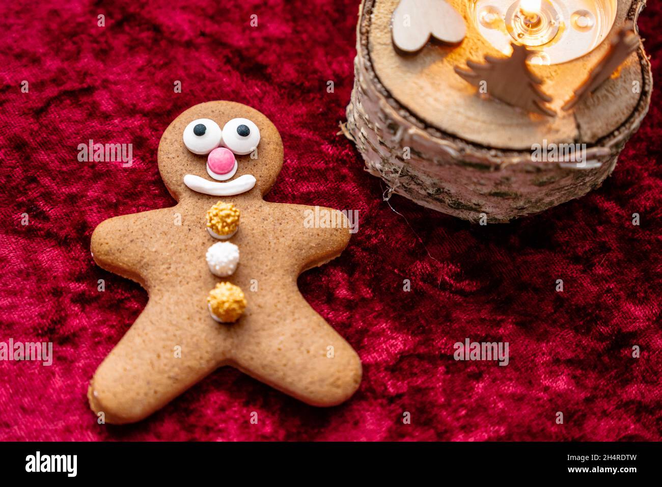 Gingerbread man on tablecloth hi-res stock photography and images - Alamy