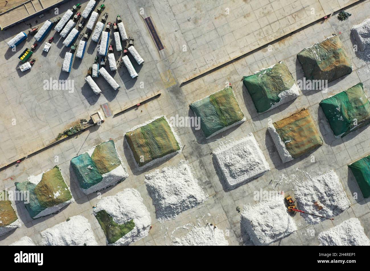 (211104) -- XAYAR, Nov. 4, 2021 (Xinhua) -- Aerial photo shows cotton ...