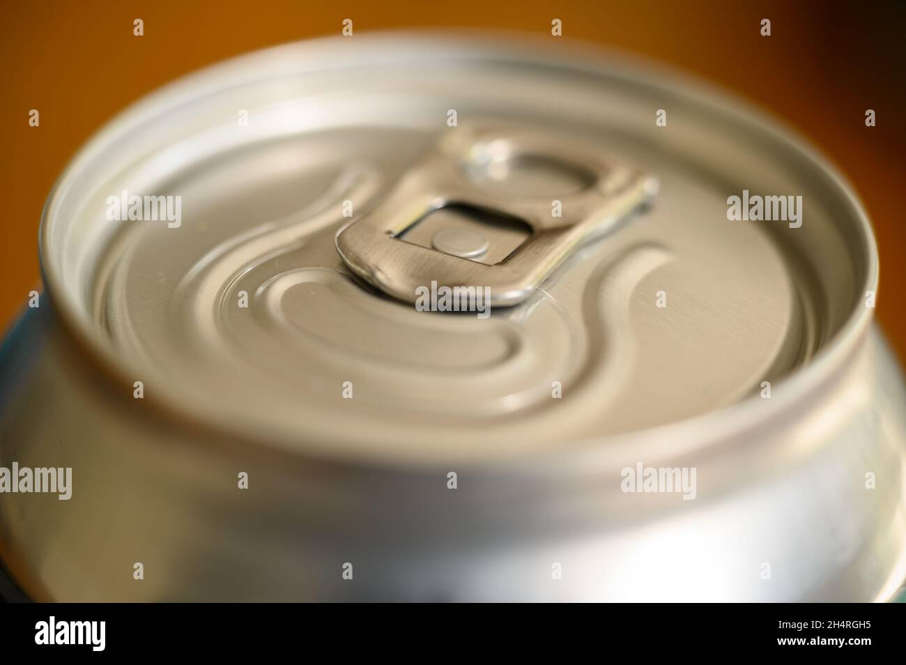 Closeup of the top of an aluminium craft beer can with pull tab Stock ...
