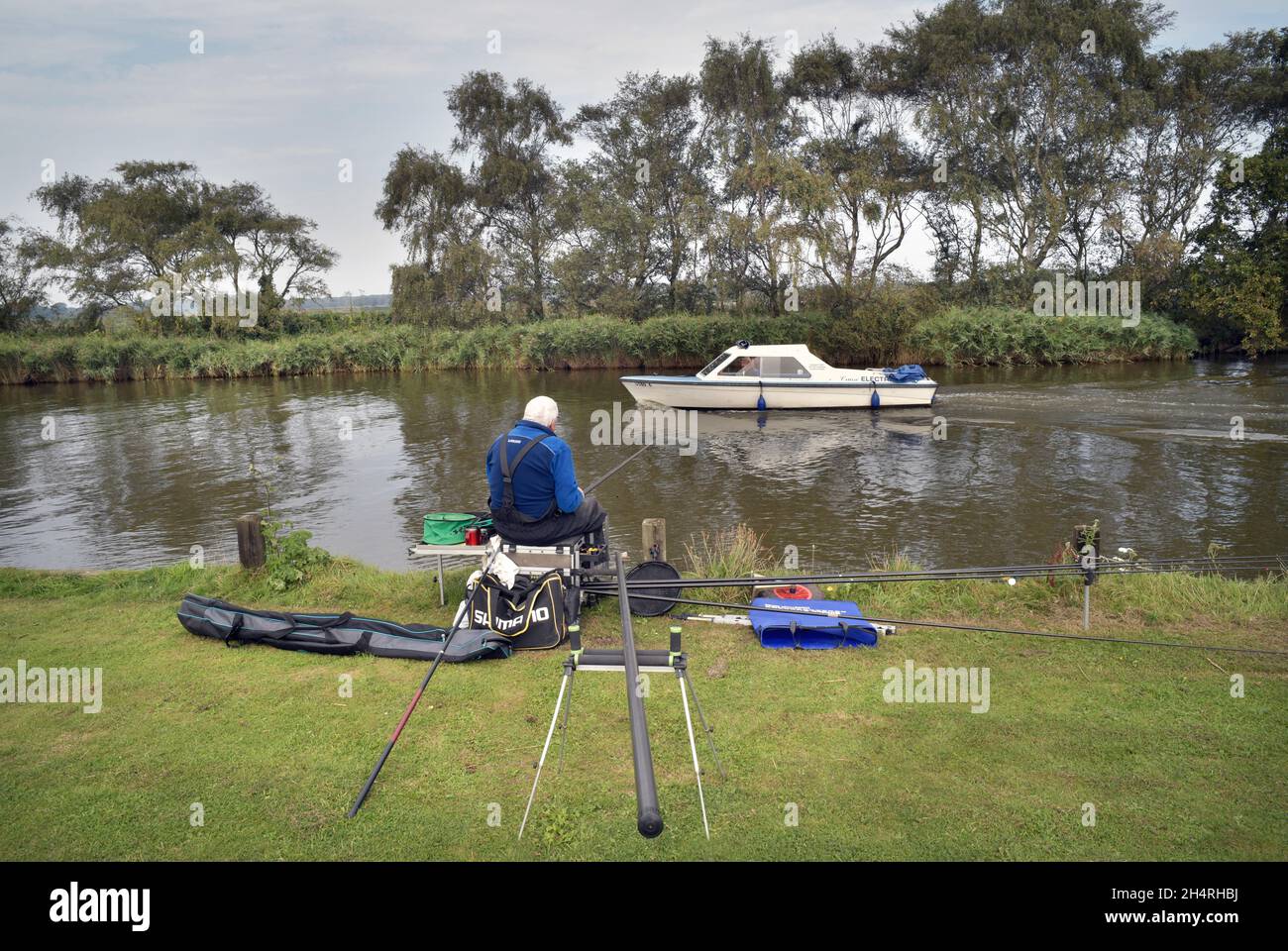 Hire boat norfolk broads hi-res stock photography and images - Alamy