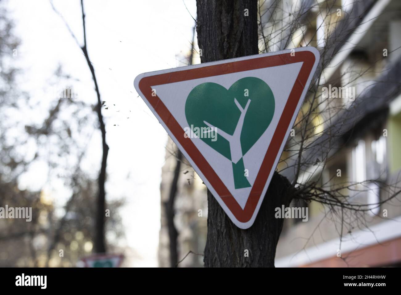 Warning nature sign on a tree trunk in the street Stock Photo - Alamy