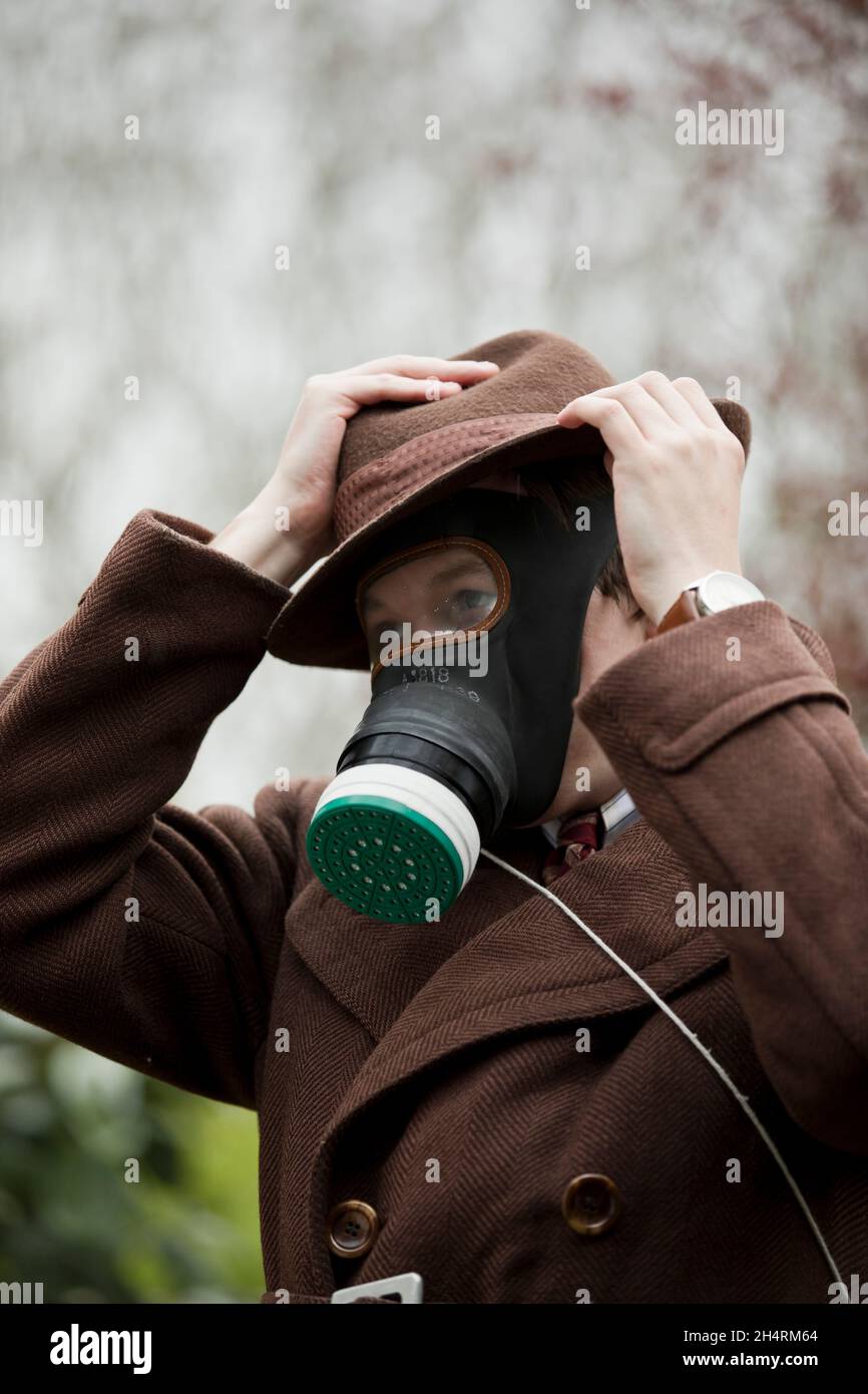 World war gas mask warning hi-res stock photography and images - Alamy
