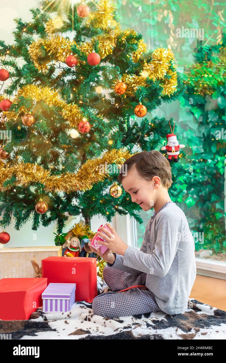 Claus opening hi-res stock photography and images - Alamy
