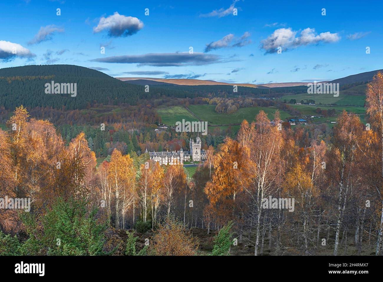 BALMORAL CASTLE ROYAL DEESIDE CRATHIE SCOTLAND A GREY CASTLE SURROUNDED ...