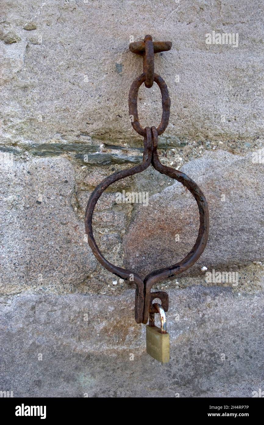 Medieval handcuffs hi-res stock photography and images - Alamy