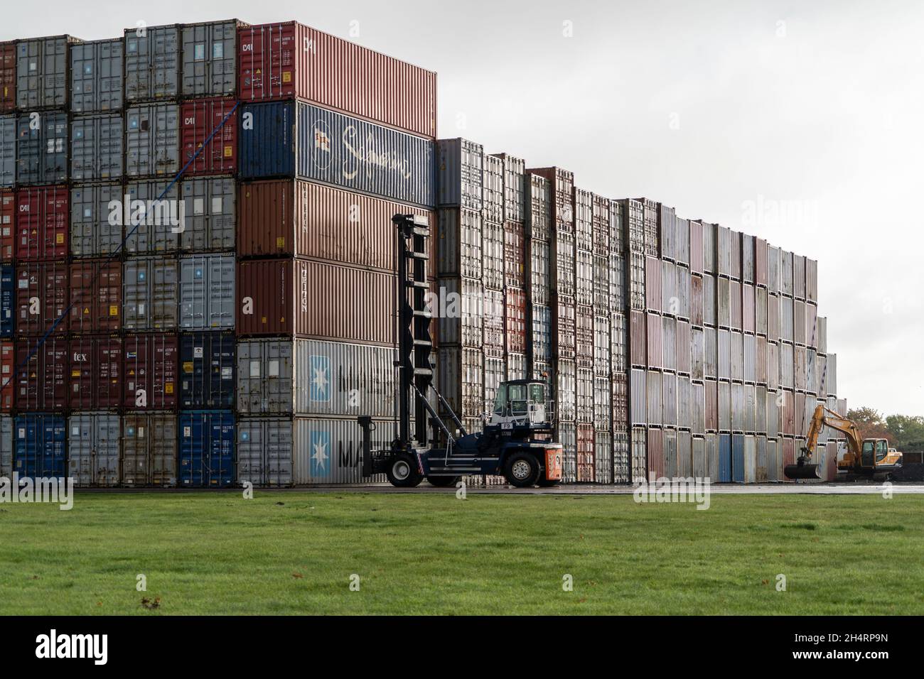 Stacking machine stacks shipping containers in Eye, Suffolk, UK. 04.11. ...