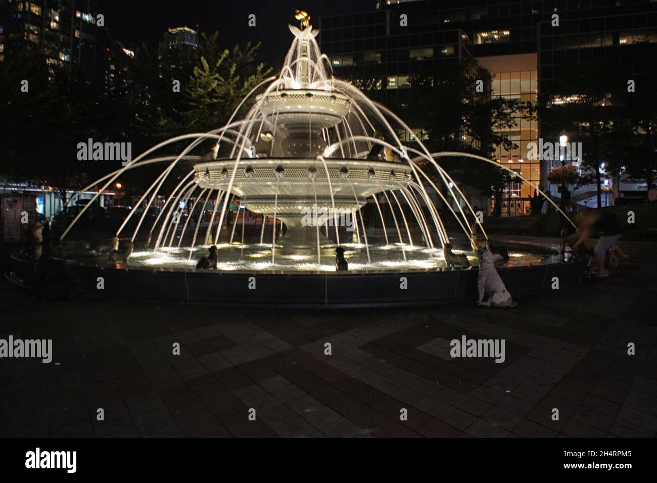 Toronto water fountains hi-res stock photography and images - Alamy