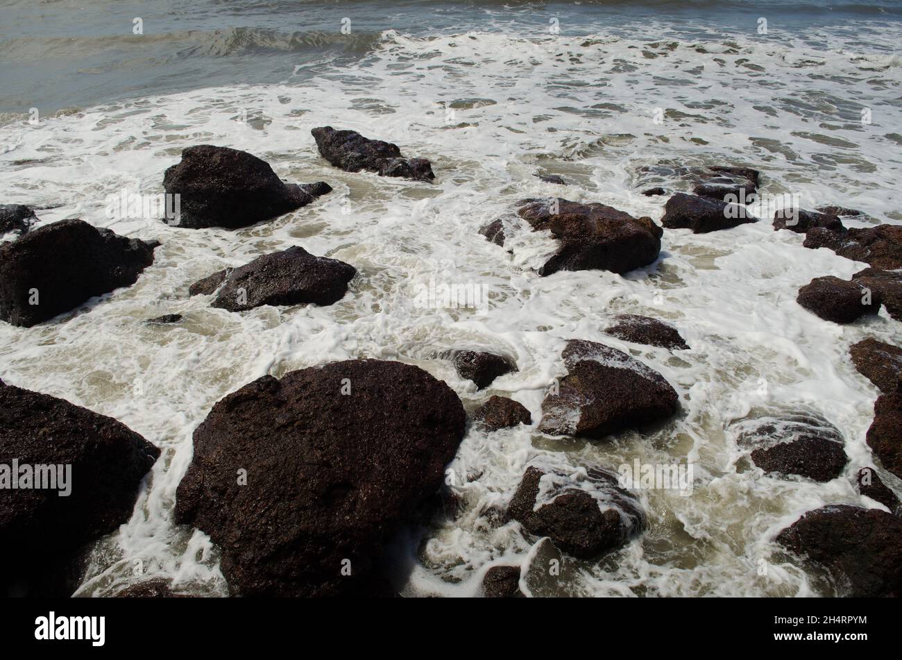 strong waves in Cola beach in goa Stock Photo - Alamy