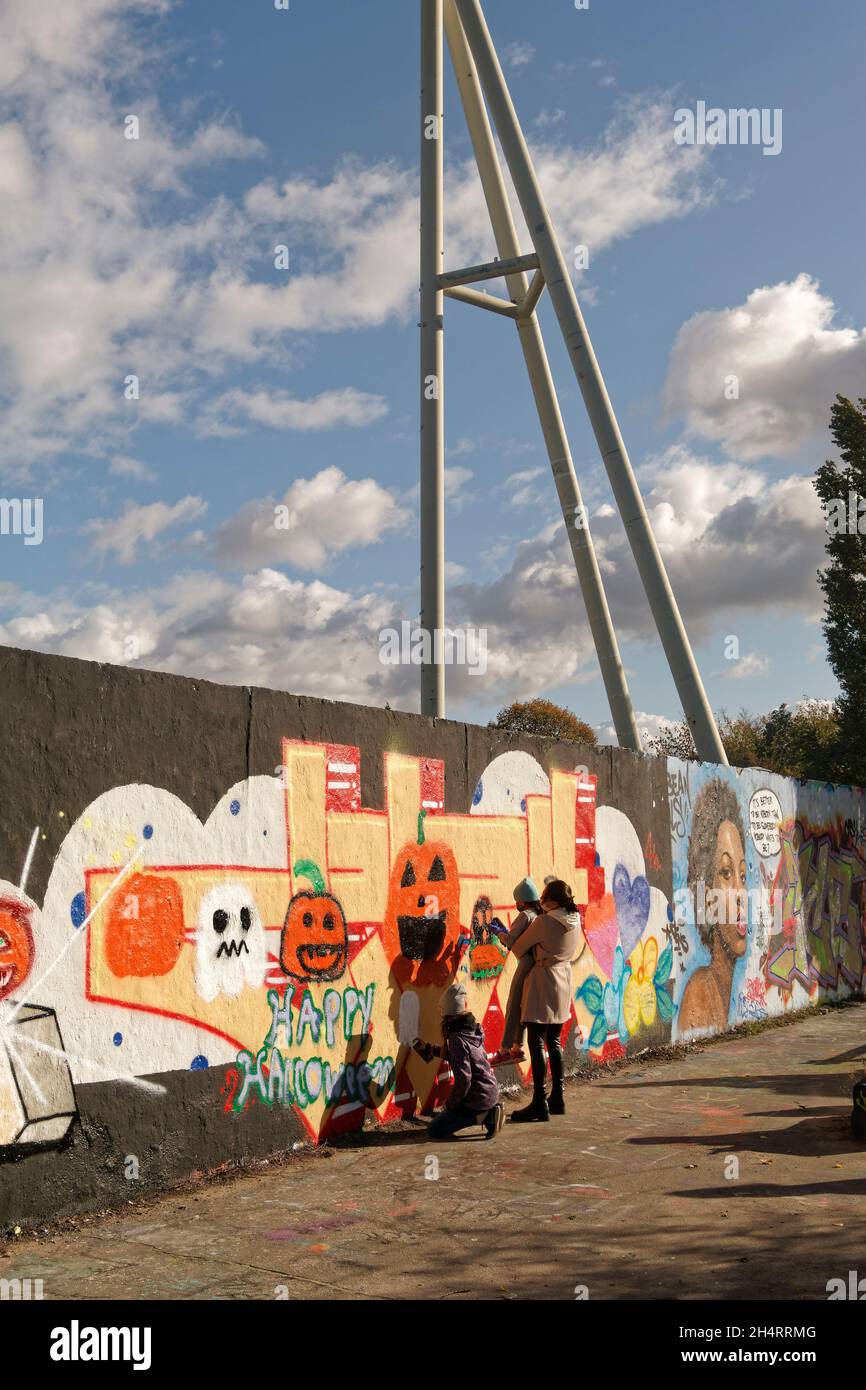 Mauerpark Berlin im Herbst, Graffiti, Prenzlauer Berg, Berlin ...