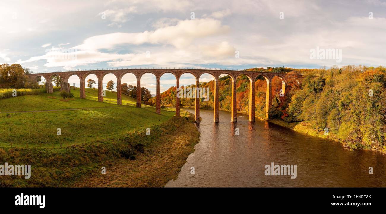 Leaderfoot Viaduct with the River Tweed flowing underneath, Melrose ...