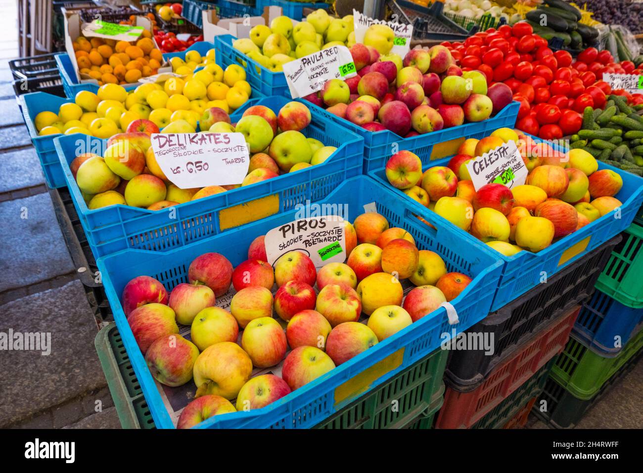 Apples market hi-res stock photography and images - Alamy