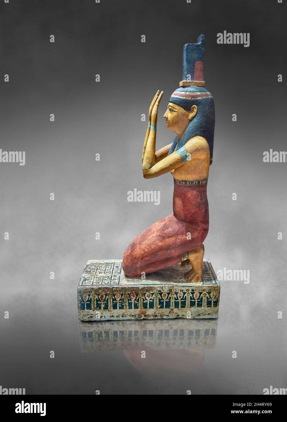 Isis statue louvre hi-res stock photography and images - Alamy