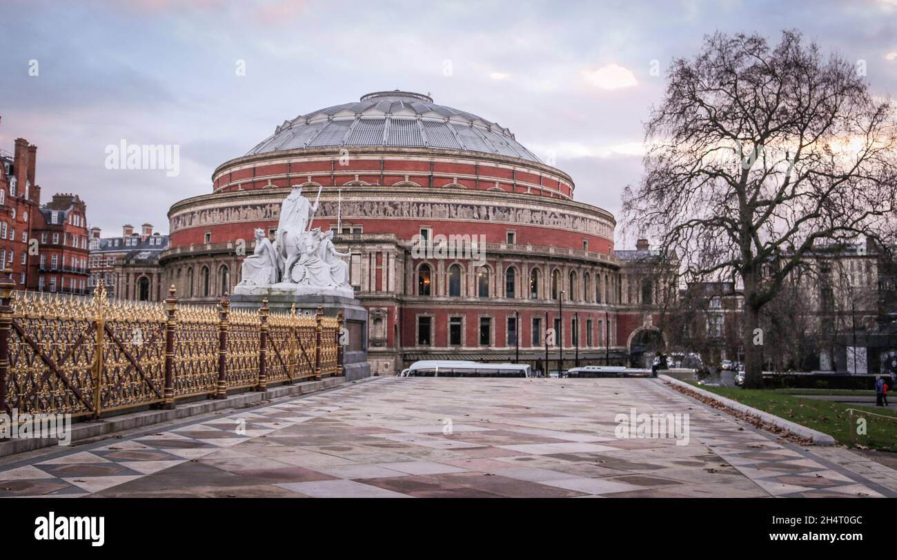 Iconic concert hall european hi-res stock photography and images - Alamy