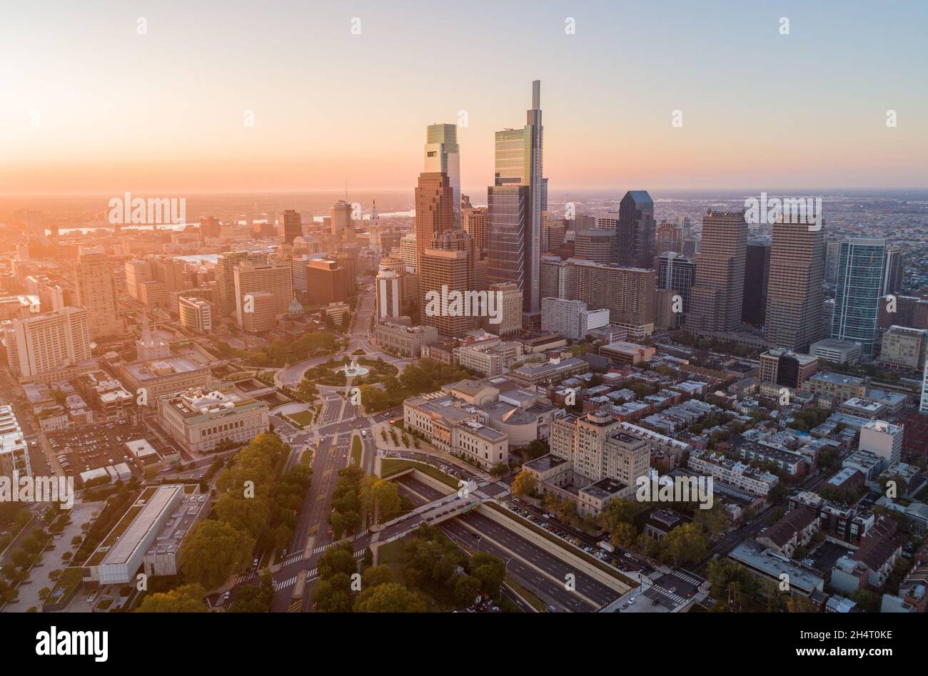 Philadelphia skyline sunset beautiful sky hi-res stock photography and ...