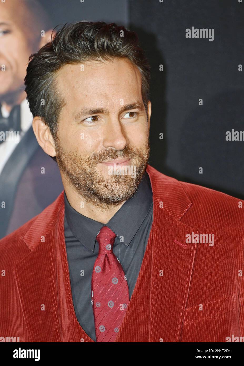 LOS ANGELES, CA - NOVEMBER 03: Ryan Reynolds attends the World Premiere ...