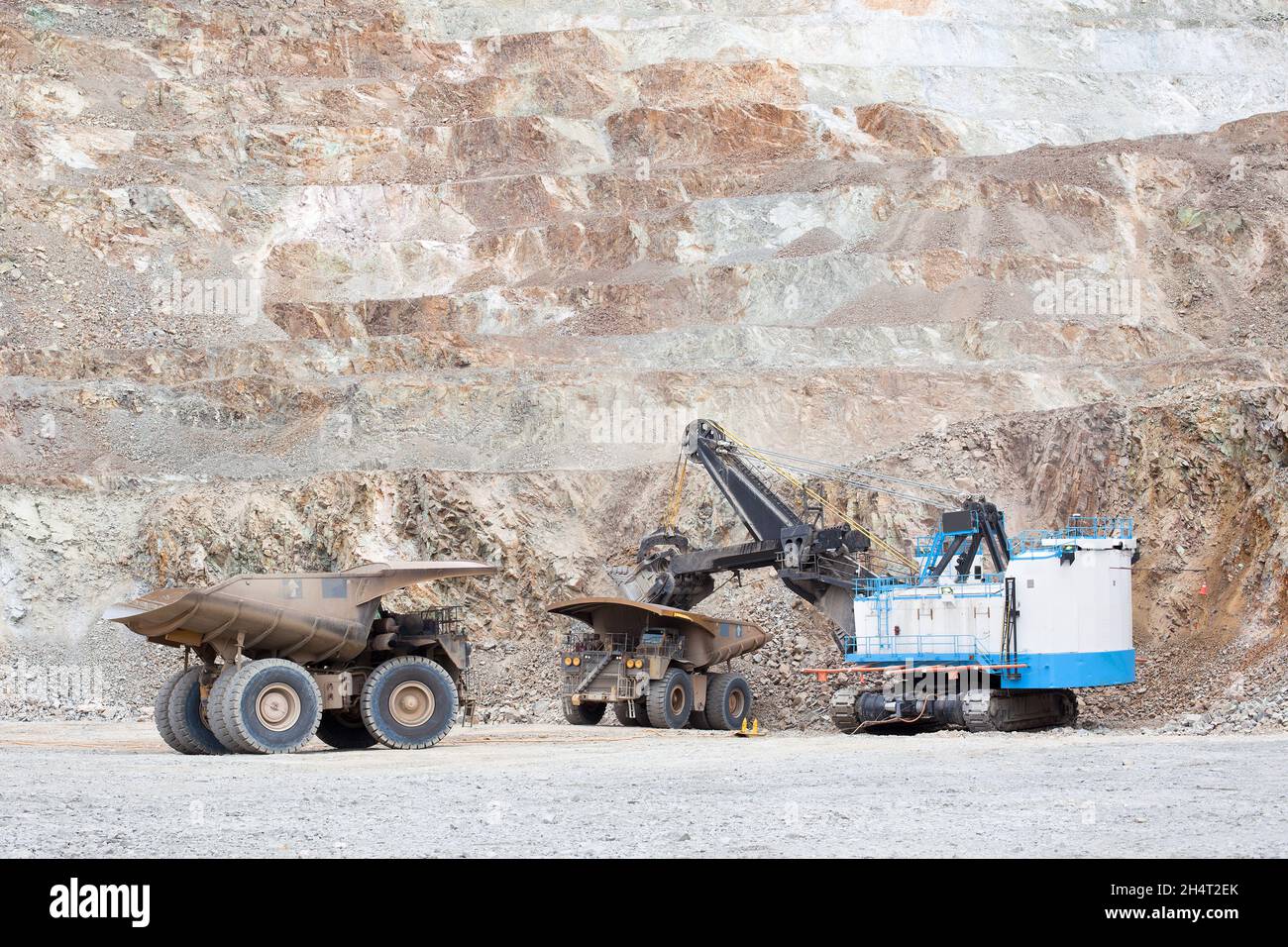 Open side of a truck hi-res stock photography and images - Alamy