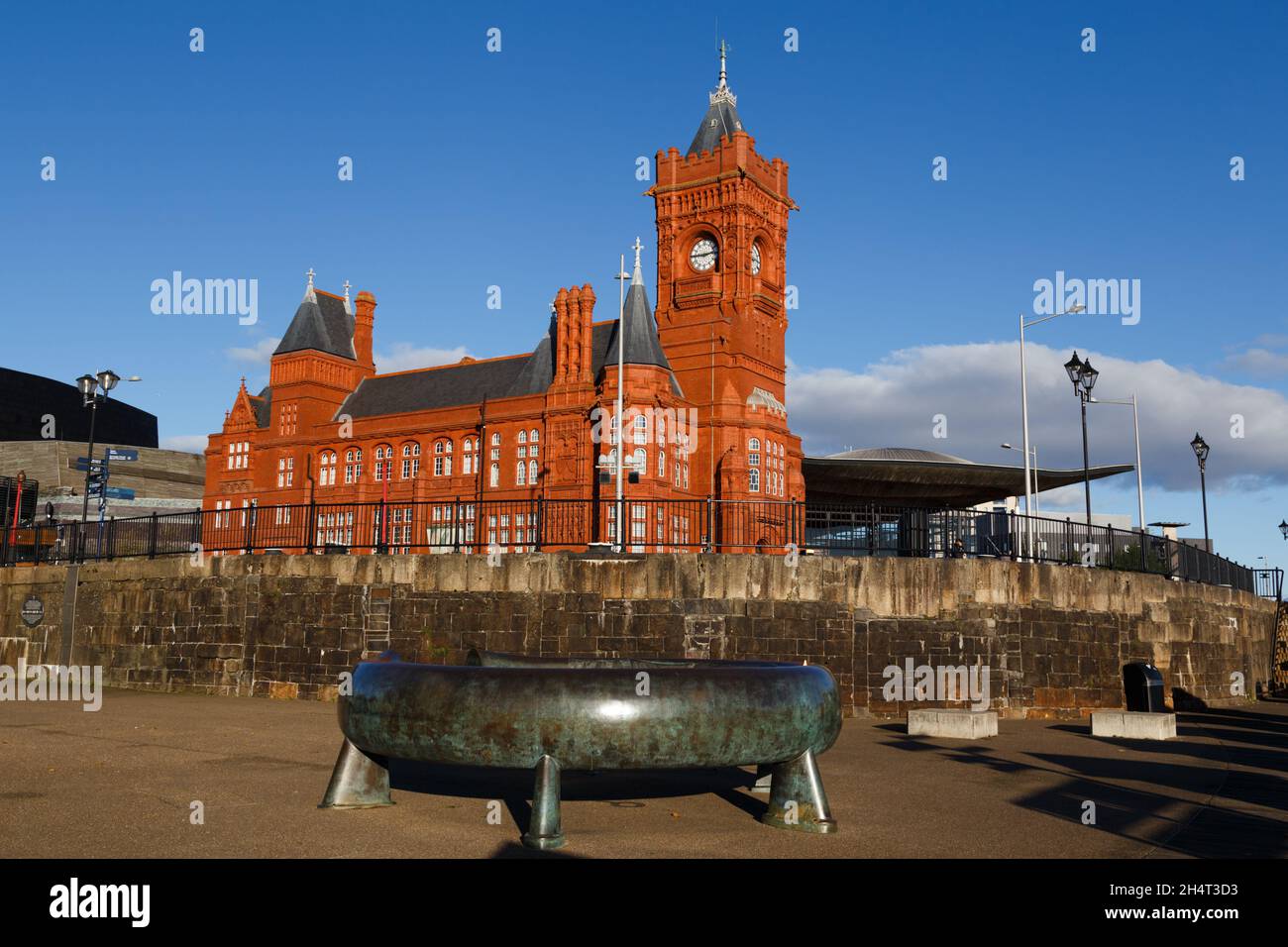 Cardiff Bay, South Wales, UK. 4 November 2021. UK weather: A sunny but ...