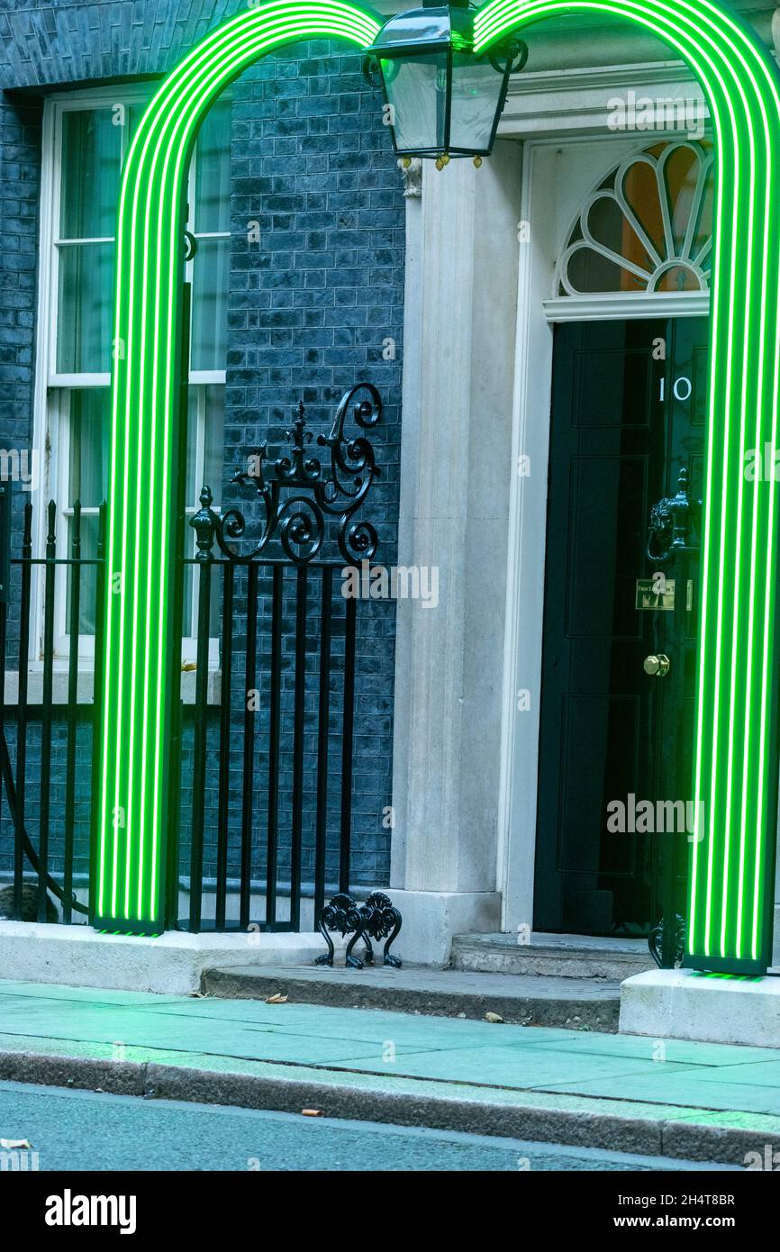Downing street door light hi-res stock photography and images - Alamy