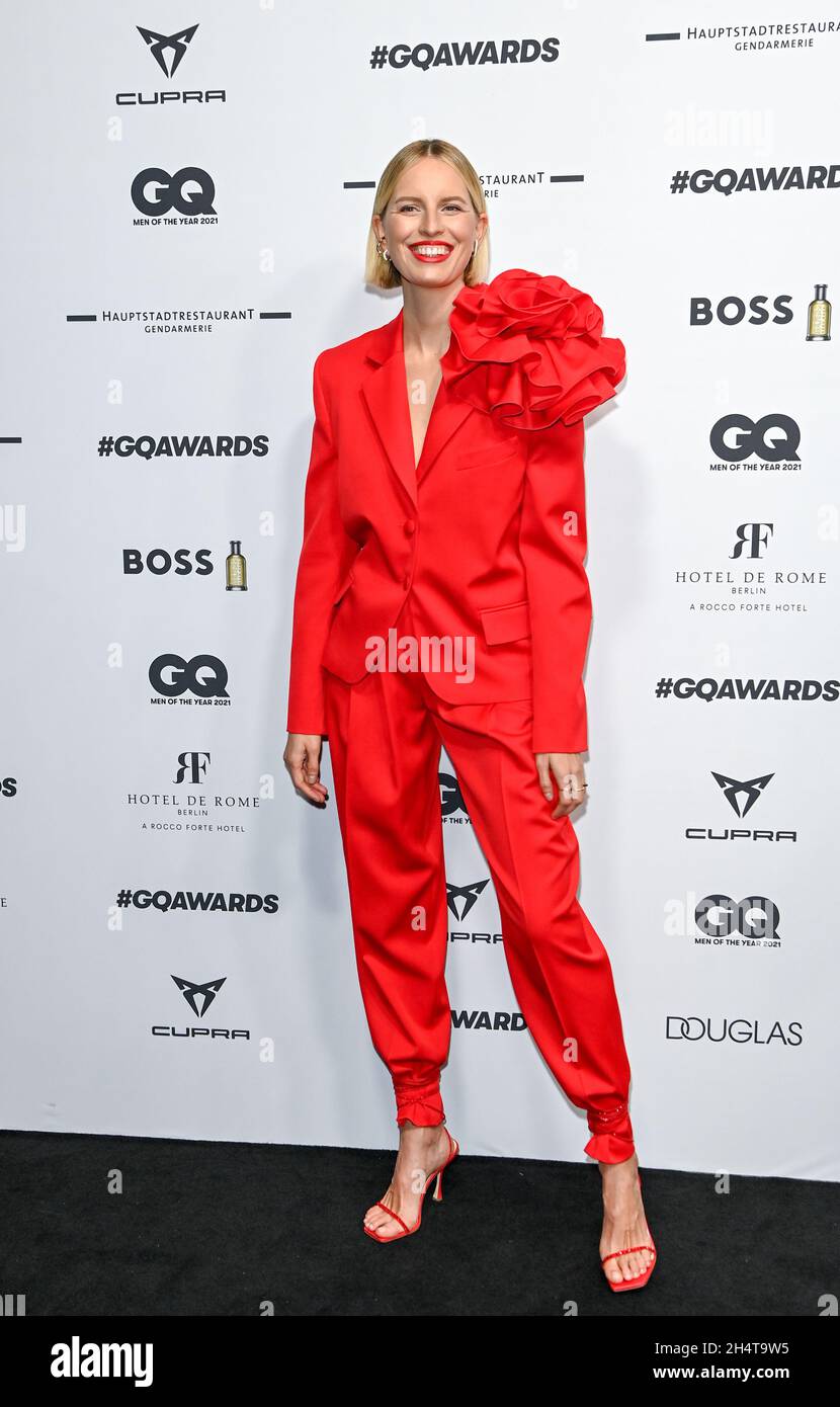 Berlin, Germany. 04th Nov, 2021. The model Karolina Kurkova comes to ...
