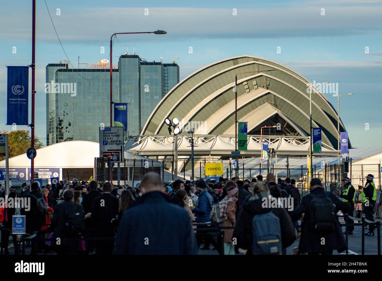 Snake queues hi-res stock photography and images - Alamy
