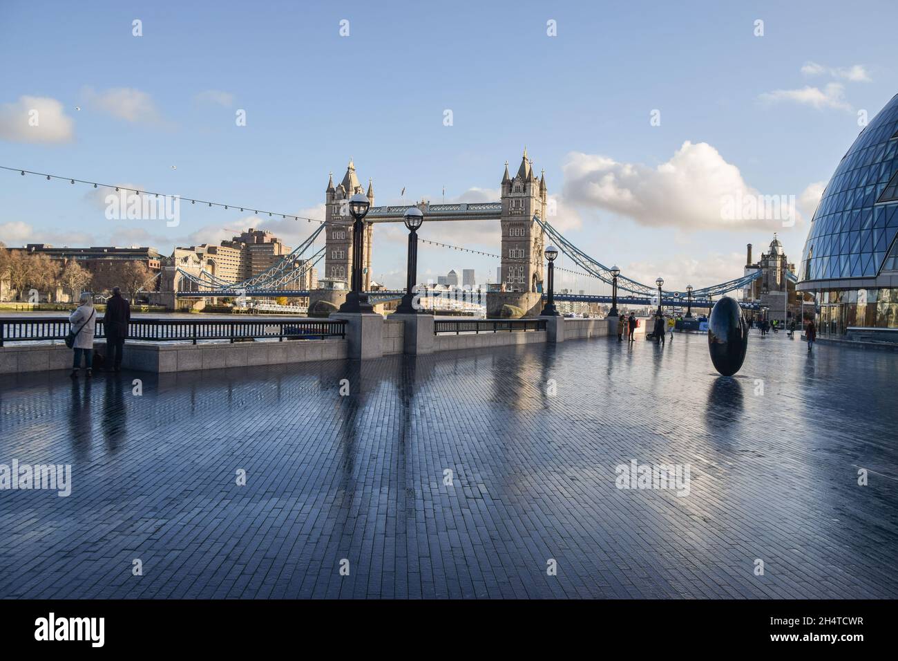 Queen's Walk Promenade and Tower Bridge, London, UK, December 2020 ...