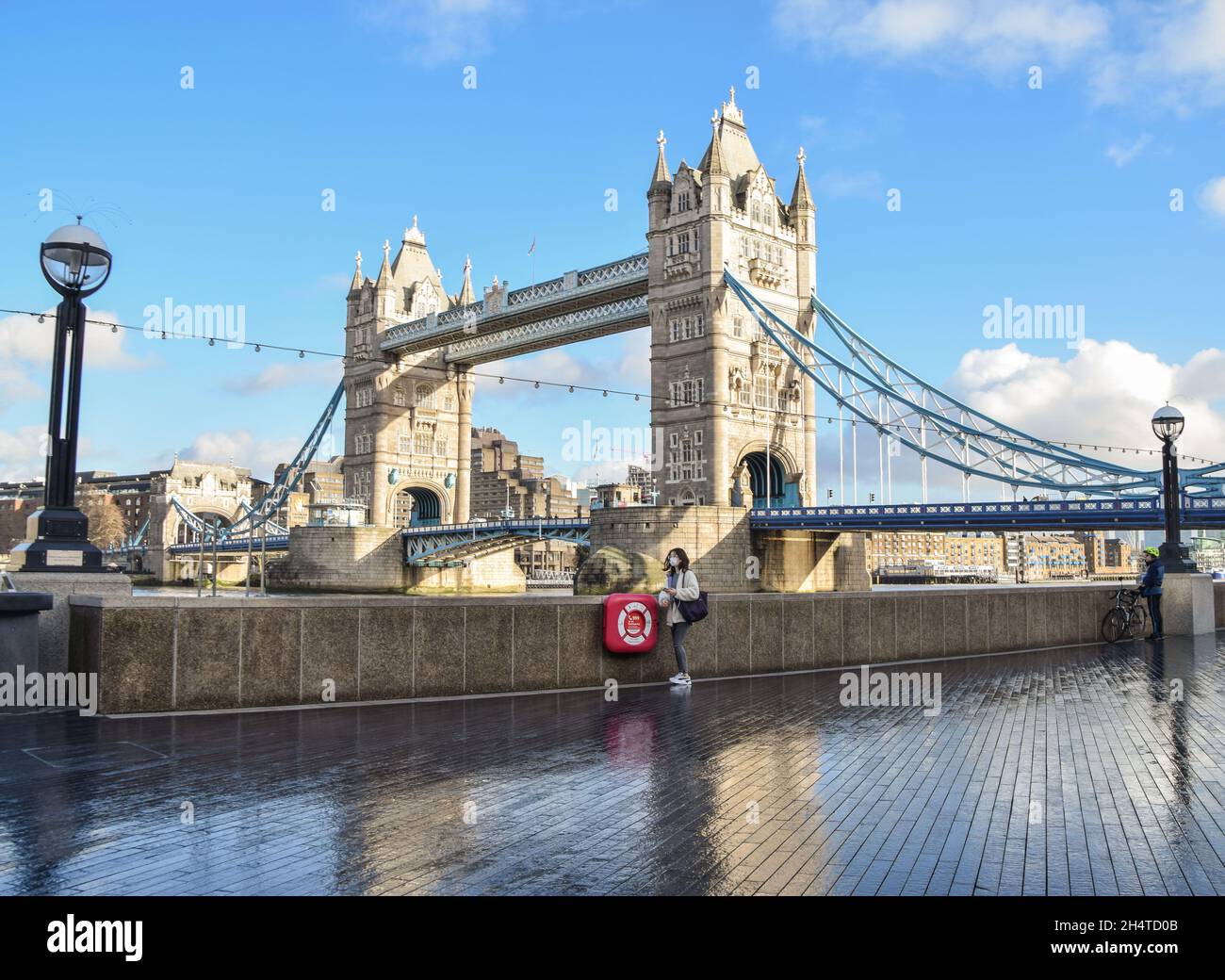 Queen's Walk Promenade and Tower Bridge, London, UK Stock Photo - Alamy