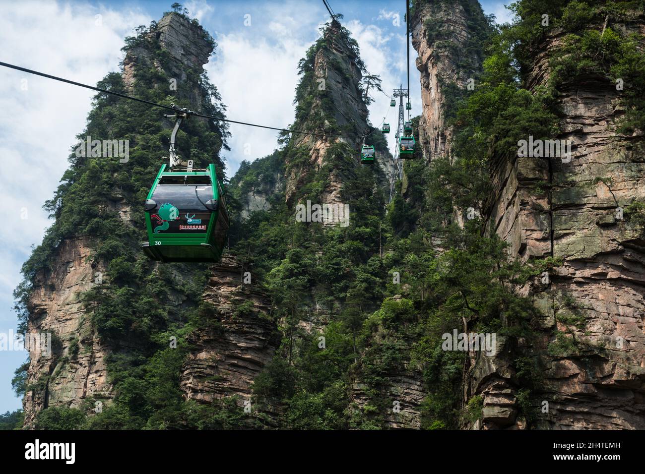 The Huangshi Zhai cable car to the Yellow Stone Stronghold in ...