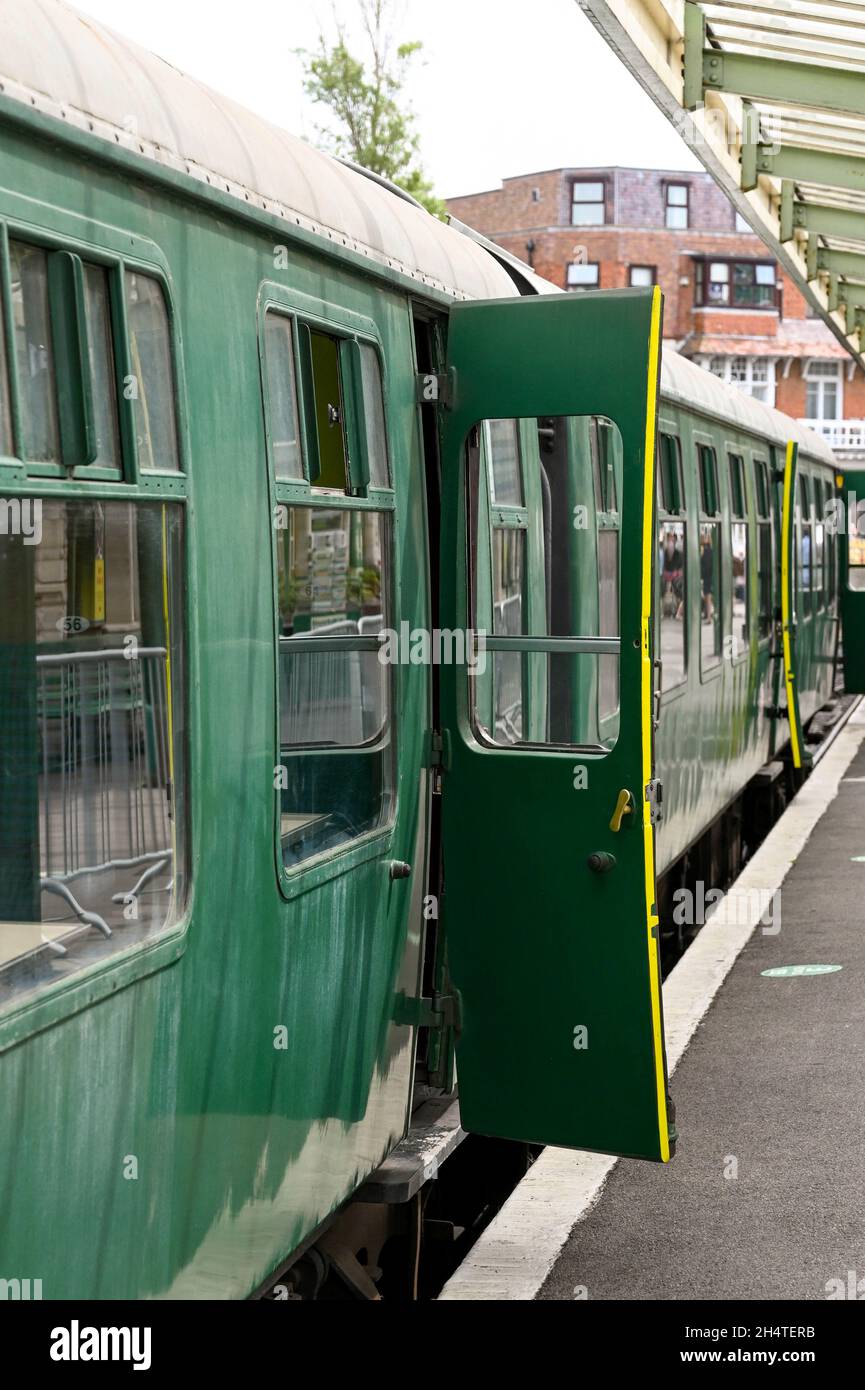 Railway carriage door hi-res stock photography and images - Alamy