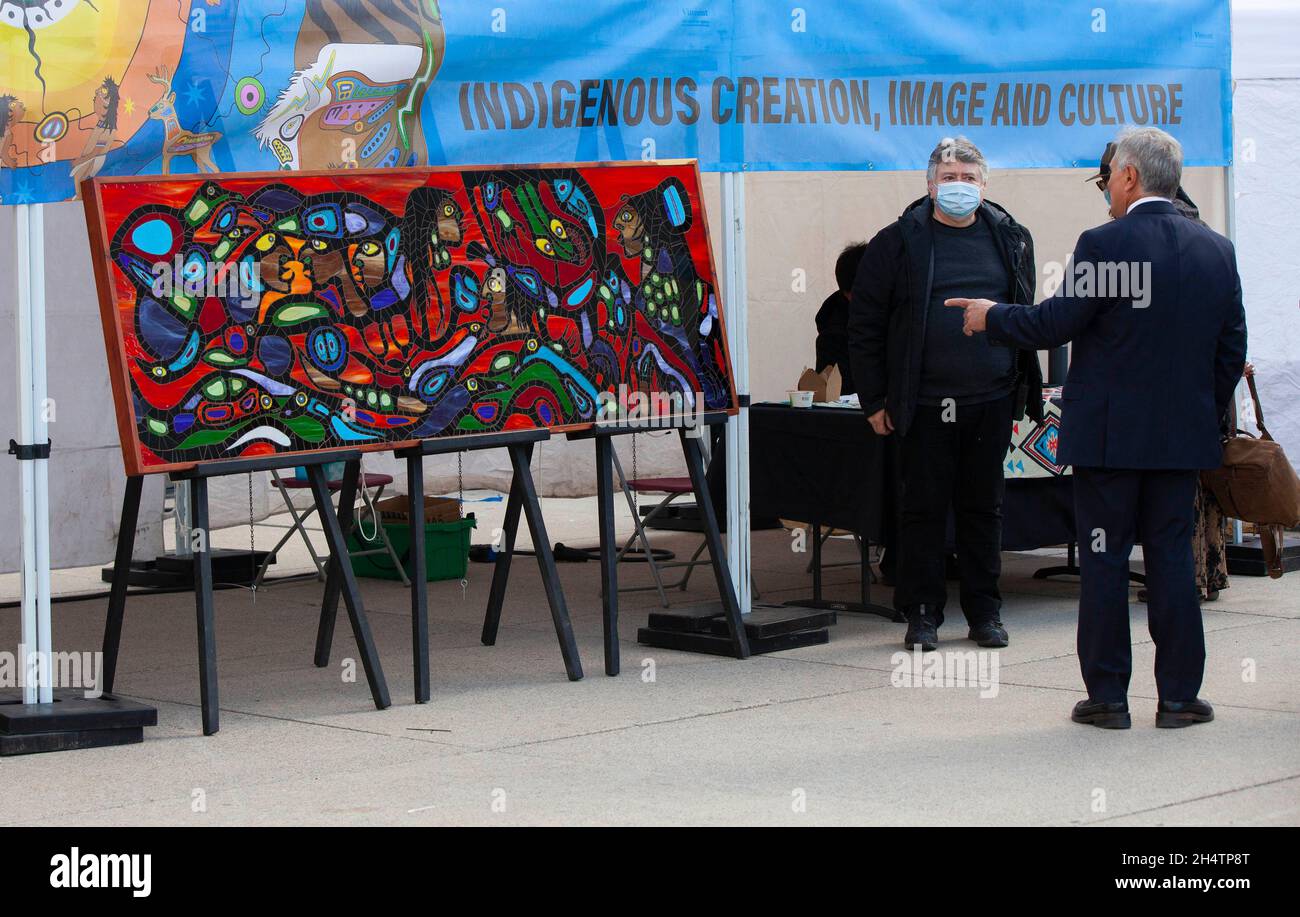 Toronto, Canada. 4th Nov, 2021. Visitors look at an indigenous artwork ...