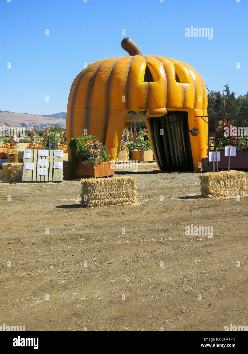 Bales entrance hi-res stock photography and images - Alamy
