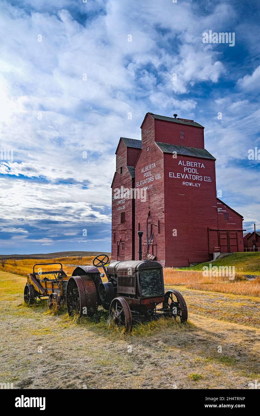 Grain Elevators, Rowley, Alberta, Canada Stock Photo - Alamy