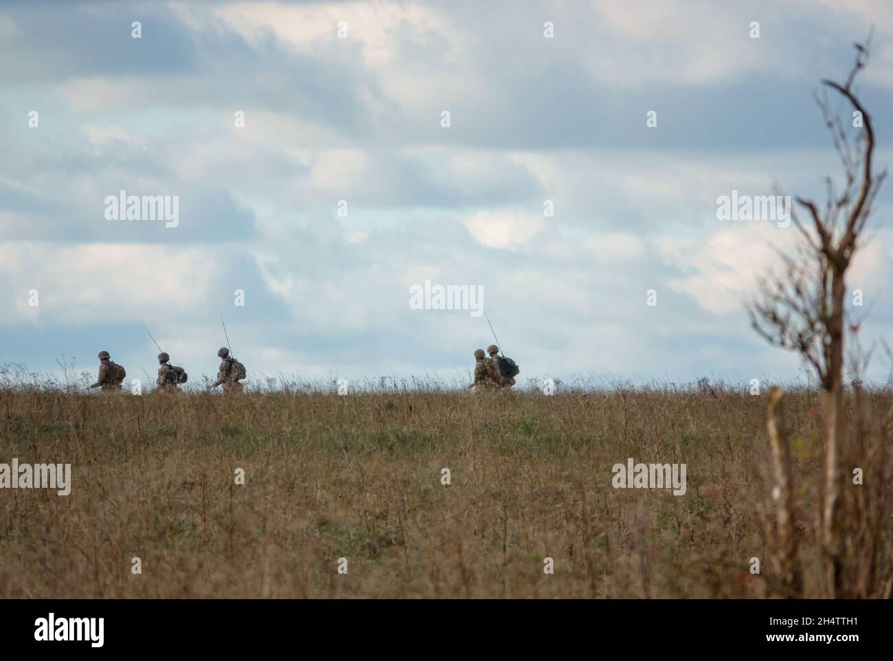 British army 16th Air Assault Parachute Regiment soldiers on a 4km tab ...