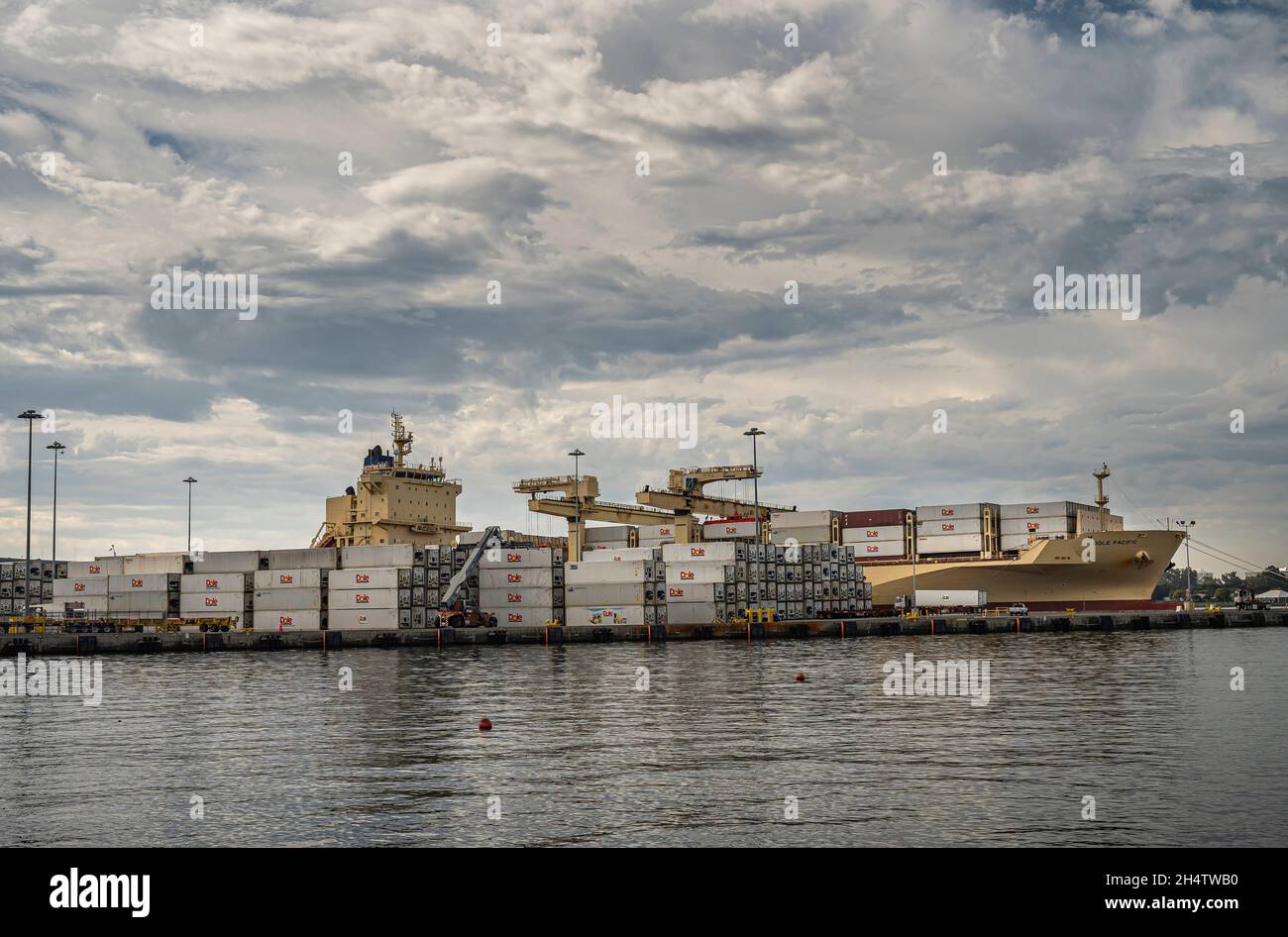 Self loading container ship hi-res stock photography and images - Alamy