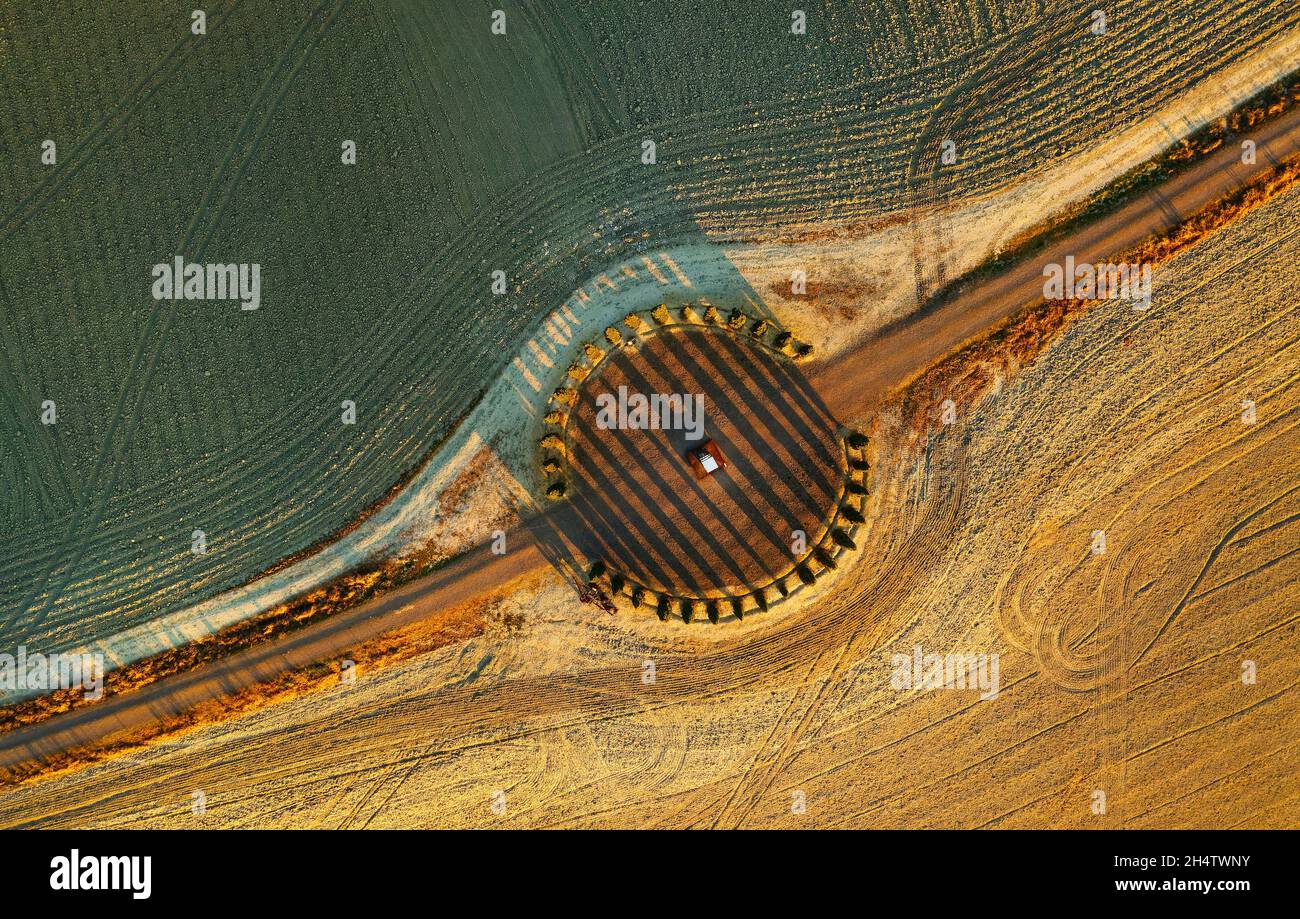 Field aerial circle hi-res stock photography and images - Alamy