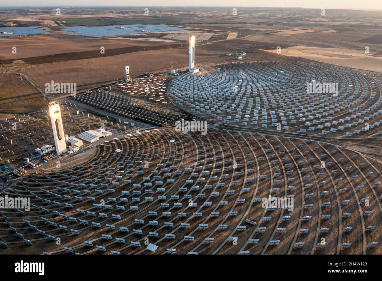 Electric plant. The world's first commercial concentrating solar power ...