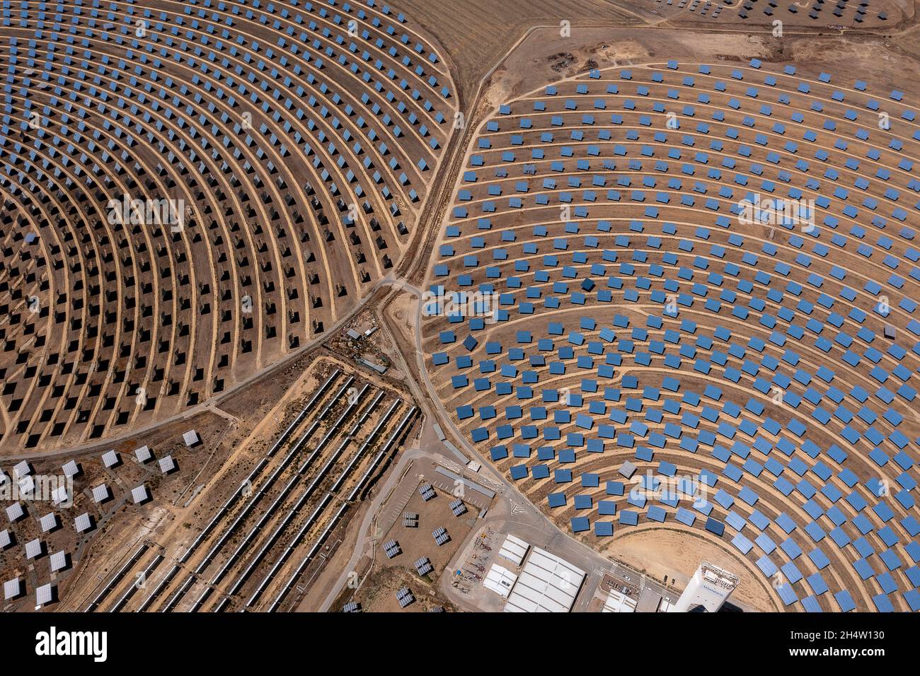 Electric plant. The world's first commercial concentrating solar power ...