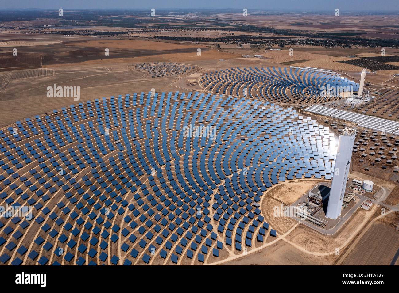 Electric plant. The world's first commercial concentrating solar power ...