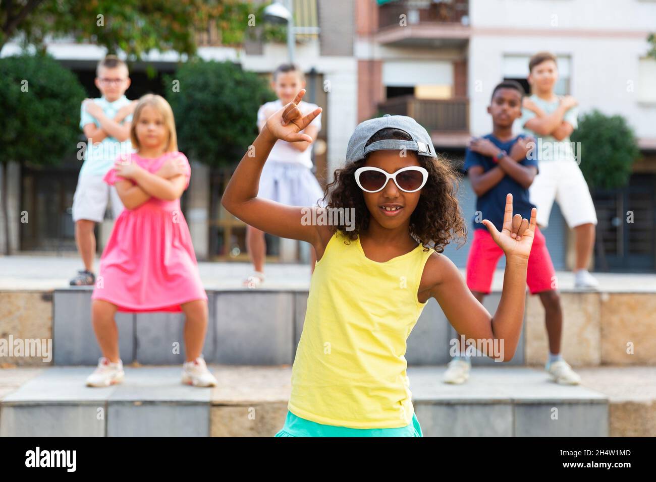 Nigerian dancing children hi-res stock photography and images - Alamy