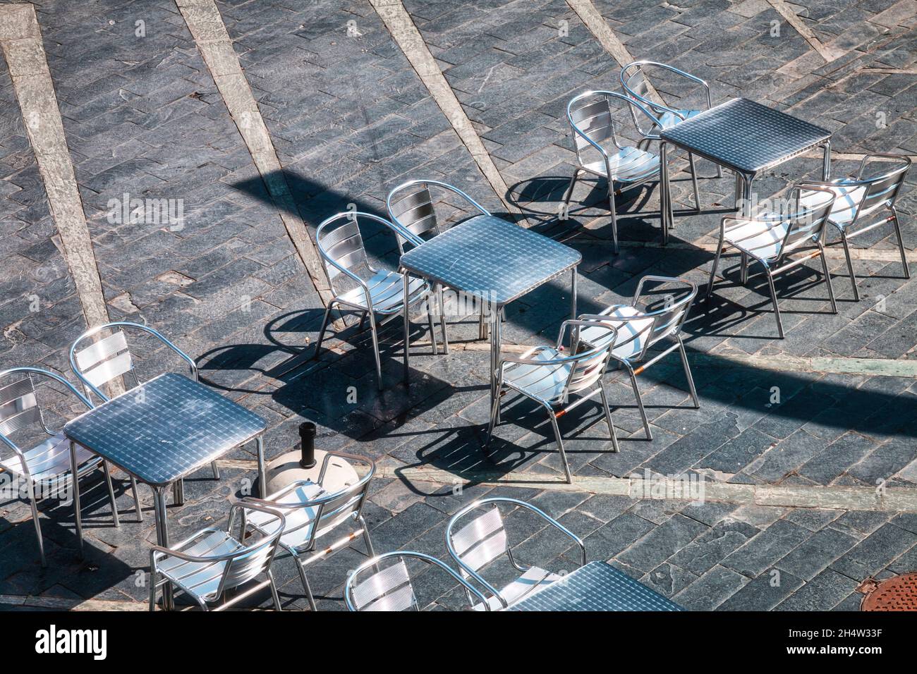Chairs tables from terrace hi-res stock photography and images - Alamy