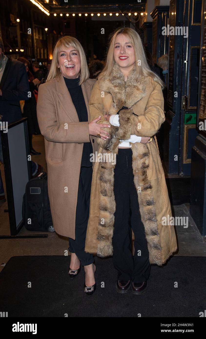 LONDON - ENGLAND 04 Nov: Fay Ripley and Daughter attends the West End ...