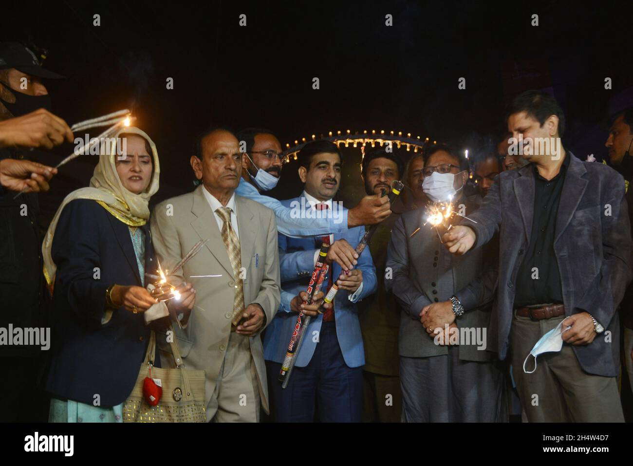 Pakistani Hindu community performing religious ritual during Diwali ...